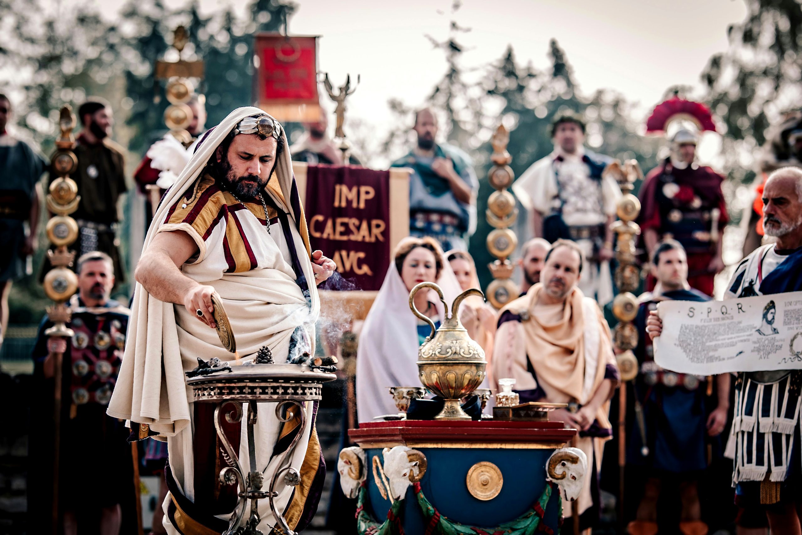 L'or et la pourpre - Objets de pouvoir et hauts dignitaires à la cour ...